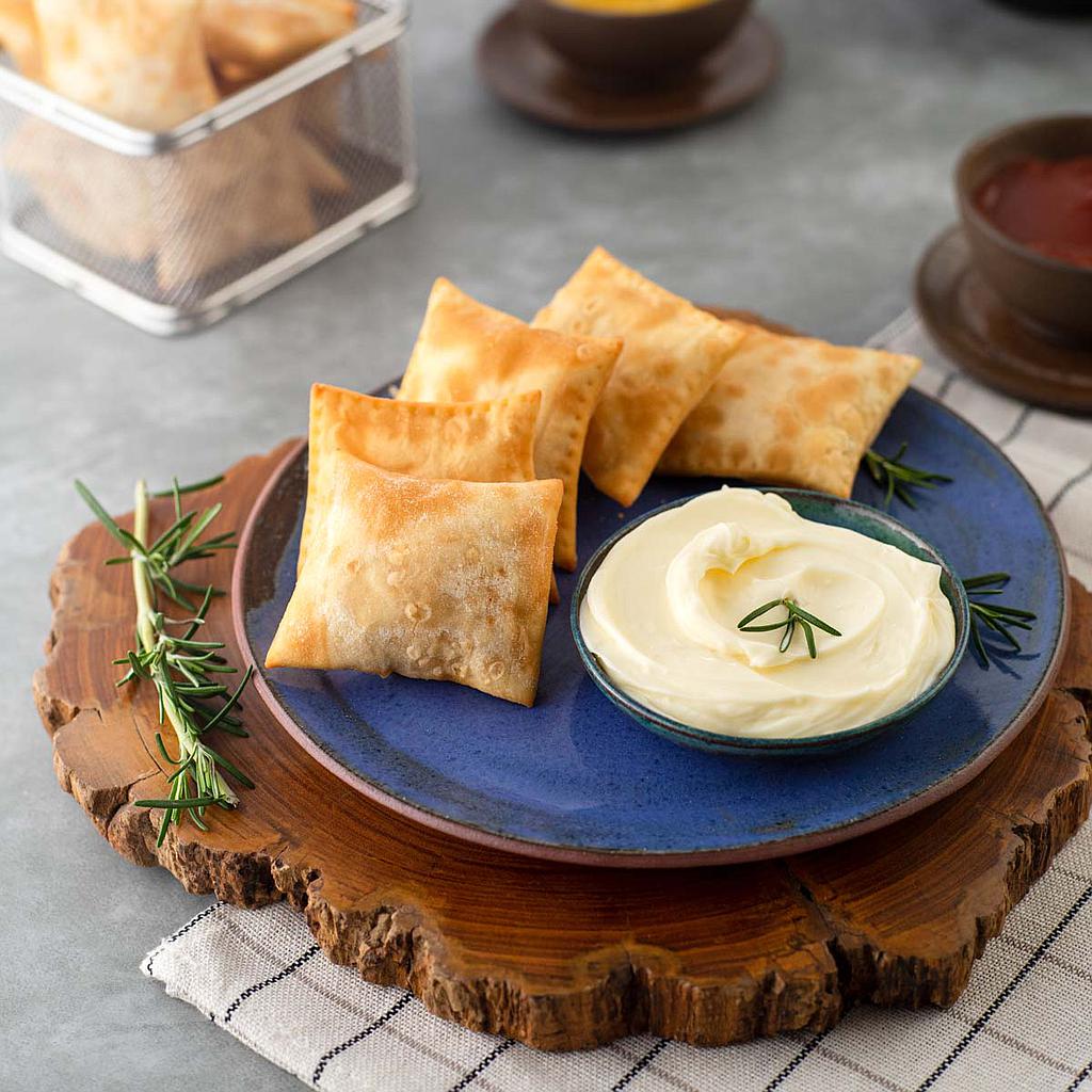 Mini Pastel Frito de Frango com Catupiry | Padaria Vianney